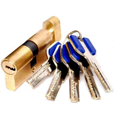 Поменять личинку замка на входной двери цена в Москве